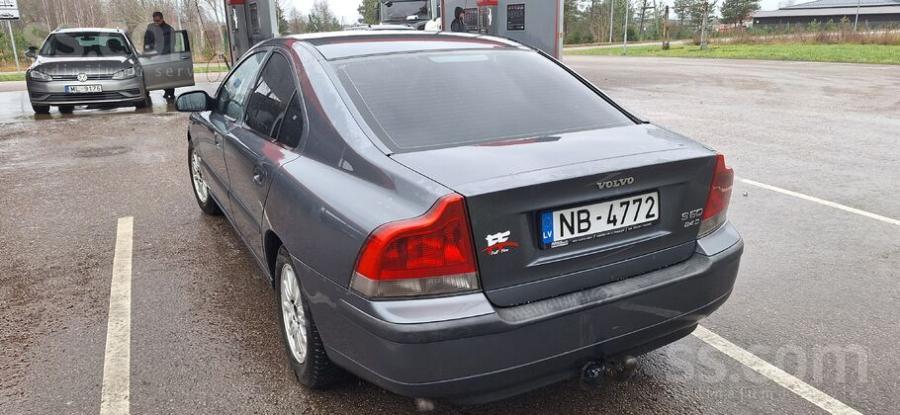 Pelēks Volvo S60 2003 Daugavpils, ar dzinēja tilpumu 2.40 L un nobraukumu 308 tūkst. km par 1500 €, foto 5 vietnē AUTOMOTO.COM.LV