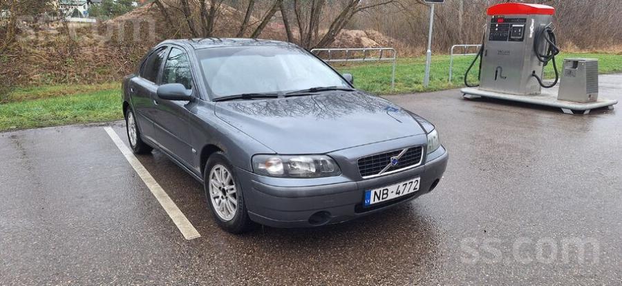 Pelēks Volvo S60 2003 Daugavpils, ar dzinēja tilpumu 2.40 L un nobraukumu 308 tūkst. km par 1500 €, foto 6 vietnē AUTOMOTO.COM.LV