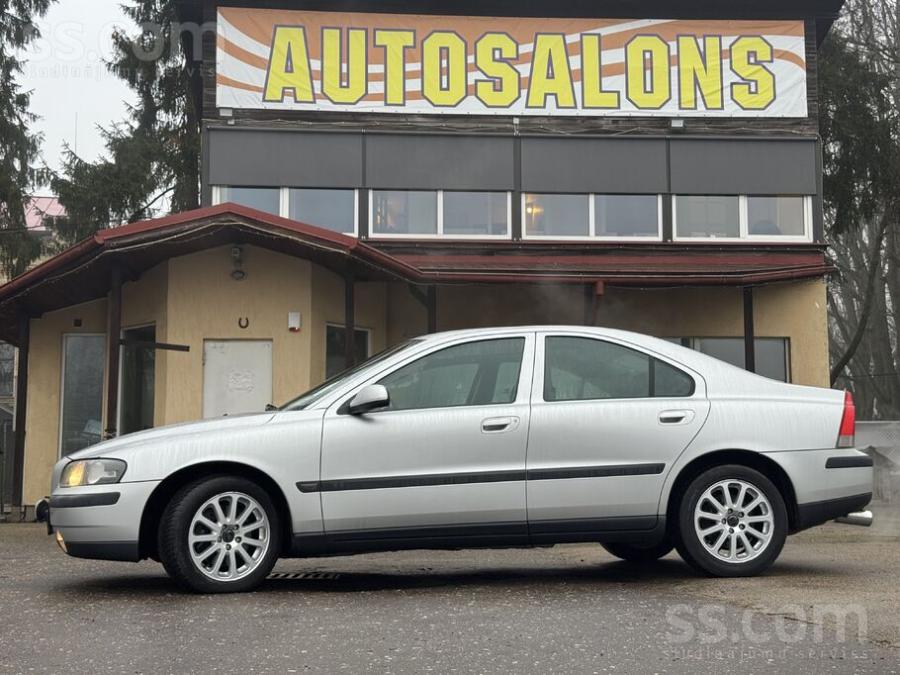 Pelēks Volvo S60 2003 Rīga, ar dzinēja tilpumu 2.40 L un nobraukumu 221 tūkst. km par 2750 €, foto 1 vietnē AUTOMOTO.COM.LV