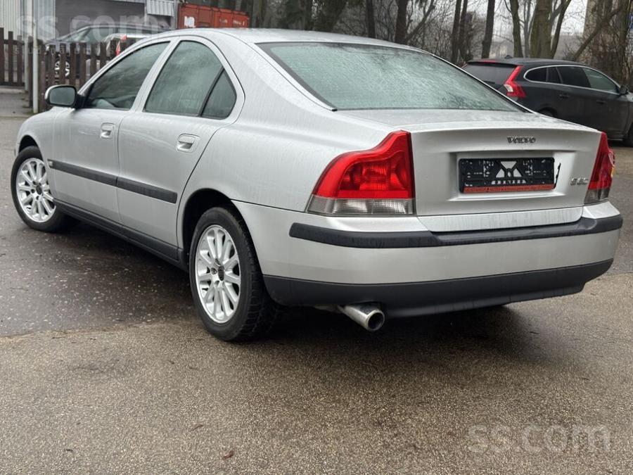 Pelēks Volvo S60 2003 Rīga, ar dzinēja tilpumu 2.40 L un nobraukumu 221 tūkst. km par 2750 €, foto 3 vietnē AUTOMOTO.COM.LV