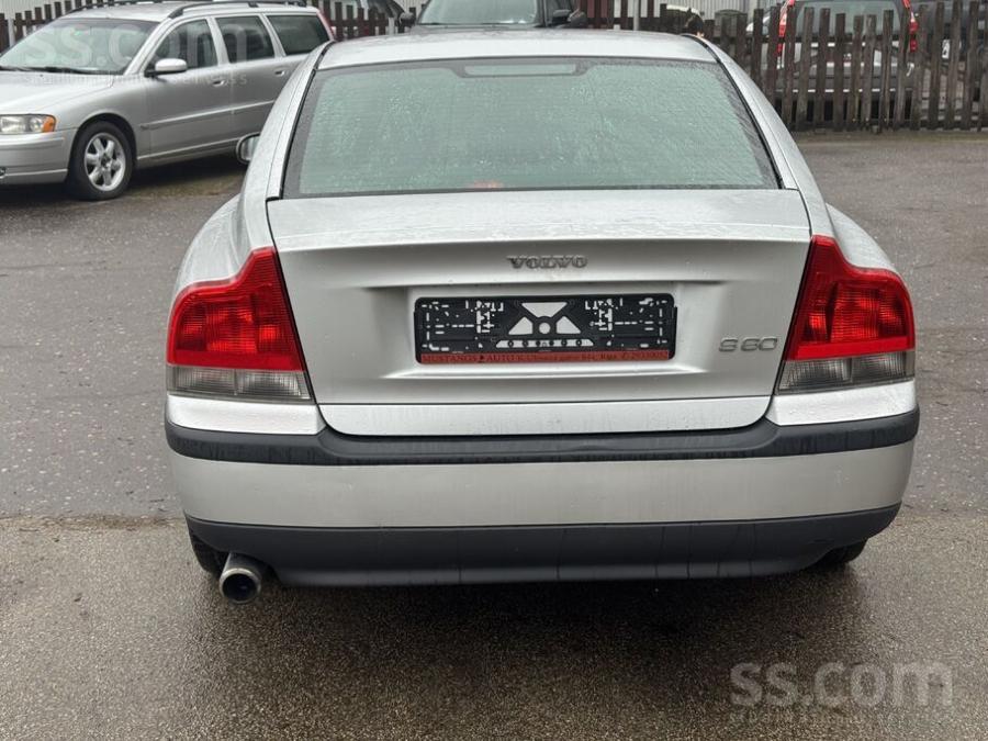 Pelēks Volvo S60 2003 Rīga, ar dzinēja tilpumu 2.40 L un nobraukumu 221 tūkst. km par 2750 €, foto 4 vietnē AUTOMOTO.COM.LV