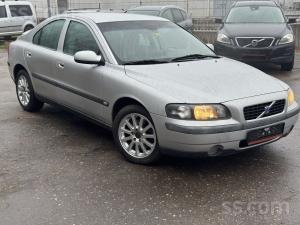 Pelēks Volvo S60 2003 Rīga, ar dzinēja tilpumu 2.40 L un nobraukumu 221 tūkst. km par 2750 €, foto 5 vietnē AUTOMOTO.COM.LV