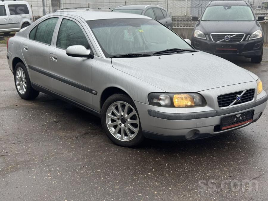 Pelēks Volvo S60 2003 Rīga, ar dzinēja tilpumu 2.40 L un nobraukumu 221 tūkst. km par 2750 €, foto 5 vietnē AUTOMOTO.COM.LV