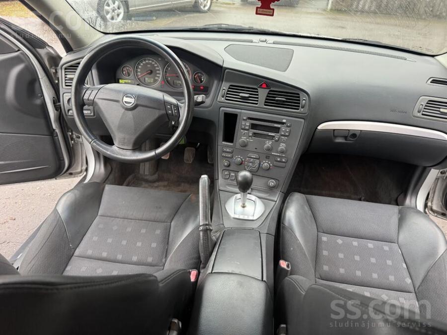 Pelēks Volvo S60 2003 Rīga, ar dzinēja tilpumu 2.40 L un nobraukumu 221 tūkst. km par 2750 €, foto 12 vietnē AUTOMOTO.COM.LV