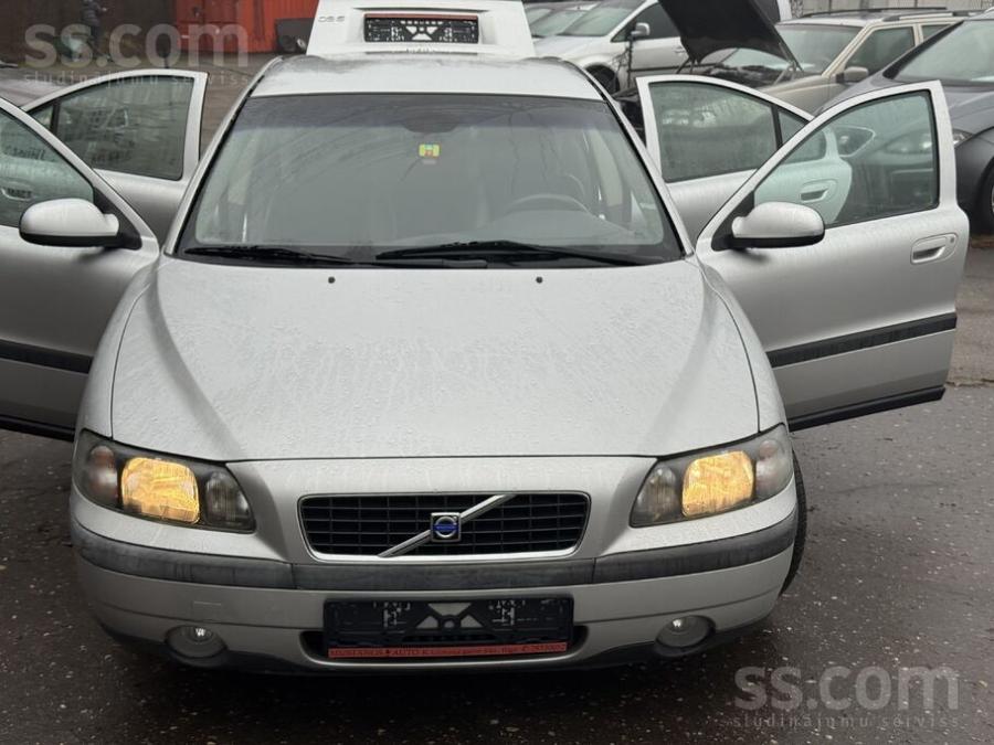 Pelēks Volvo S60 2003 Rīga, ar dzinēja tilpumu 2.40 L un nobraukumu 221 tūkst. km par 2750 €, foto 13 vietnē AUTOMOTO.COM.LV