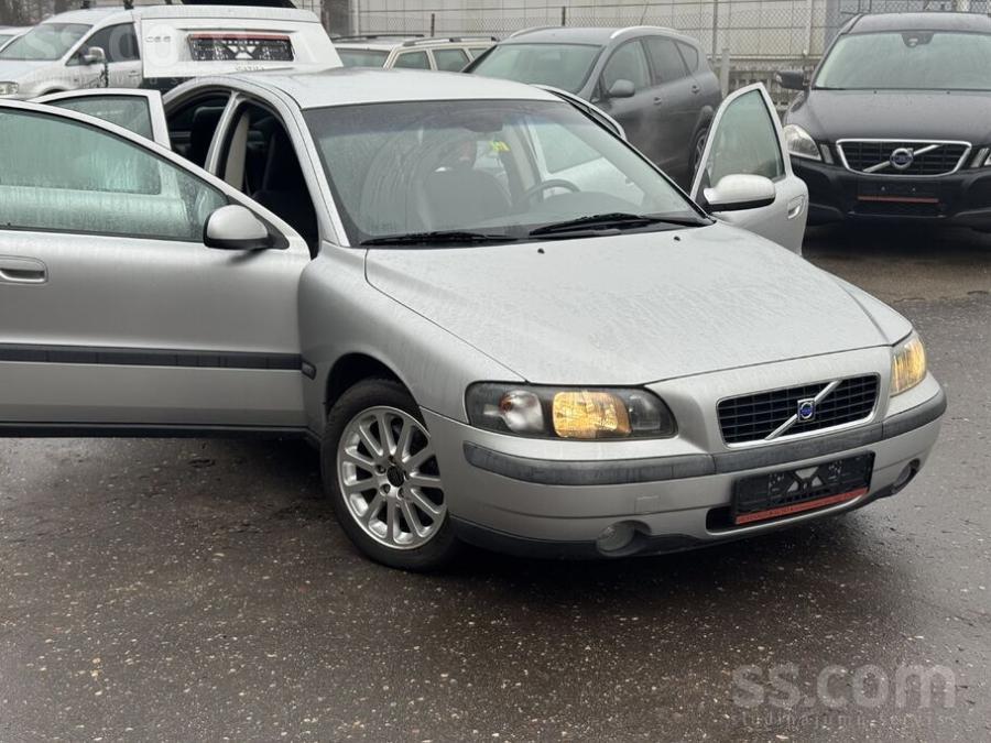 Pelēks Volvo S60 2003 Rīga, ar dzinēja tilpumu 2.40 L un nobraukumu 221 tūkst. km par 2750 €, foto 14 vietnē AUTOMOTO.COM.LV
