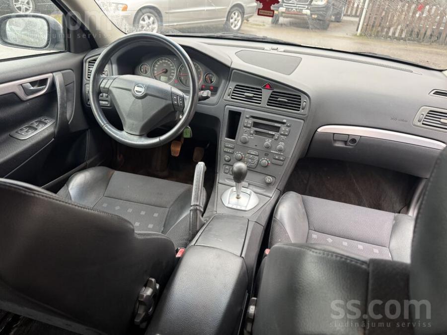 Pelēks Volvo S60 2003 Rīga, ar dzinēja tilpumu 2.40 L un nobraukumu 221 tūkst. km par 2750 €, foto 19 vietnē AUTOMOTO.COM.LV