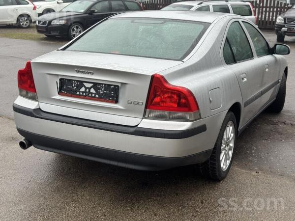 Pelēks Volvo S60 2003 Rīga, ar dzinēja tilpumu 2.40 L un nobraukumu 221 tūkst. km par 2750 €, foto 2 vietnē AUTOMOTO.COM.LV