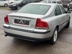 Grey Volvo S60 2003 in Riga, with an engine capacity of 2.40 L and mileage of 221 thousand km for 2750 €, photo 2 on AUTOMOTO.COM.LV