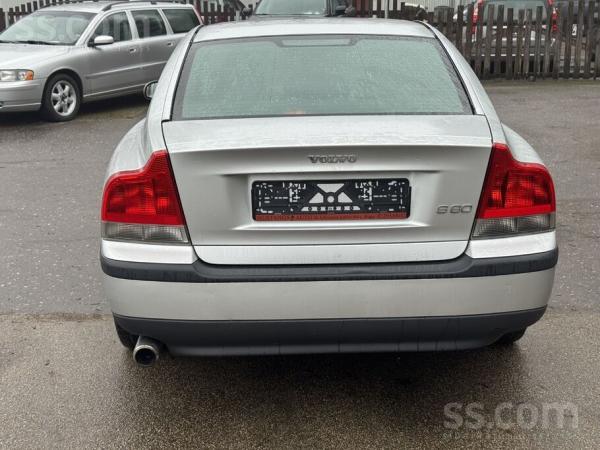 Pelēks Volvo S60 2003 Rīga, ar dzinēja tilpumu 2.40 L un nobraukumu 221 tūkst. km par 2750 €, foto 4 vietnē AUTOMOTO.COM.LV