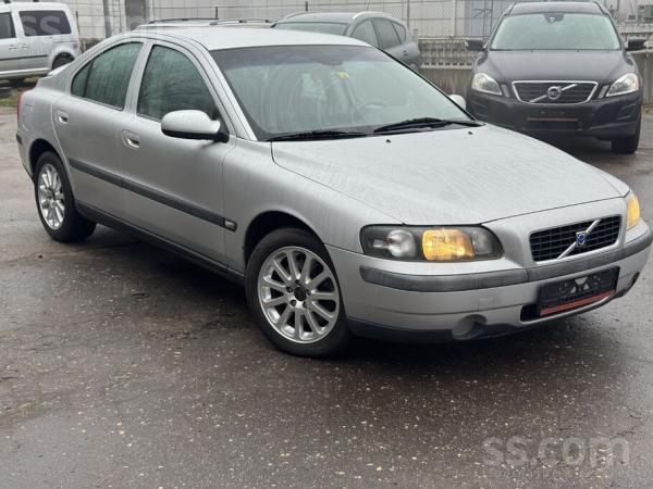 Pelēks Volvo S60 2003 Rīga, ar dzinēja tilpumu 2.40 L un nobraukumu 221 tūkst. km par 2750 €, foto 5 vietnē AUTOMOTO.COM.LV