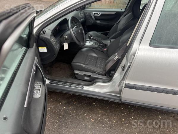 Pelēks Volvo S60 2003 Rīga, ar dzinēja tilpumu 2.40 L un nobraukumu 221 tūkst. km par 2750 €, foto 8 vietnē AUTOMOTO.COM.LV