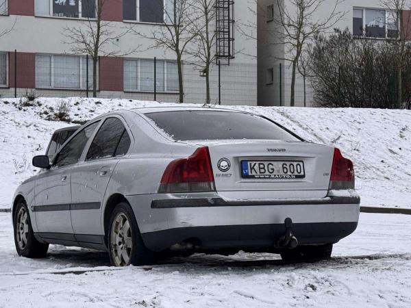 Pelēks Volvo S60 2003 Viļņa, ar dzinēja tilpumu 2.40 L un nobraukumu 400 tūkst. km par 570 €, foto 6 vietnē AUTOMOTO.COM.LV