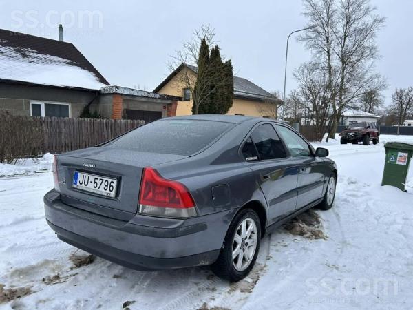 Grey Volvo S60 2003 in Jelgava, with an engine capacity of 2.40 L and mileage of 0 thousand km for 1300 €, photo 2 on AUTOMOTO.COM.LV