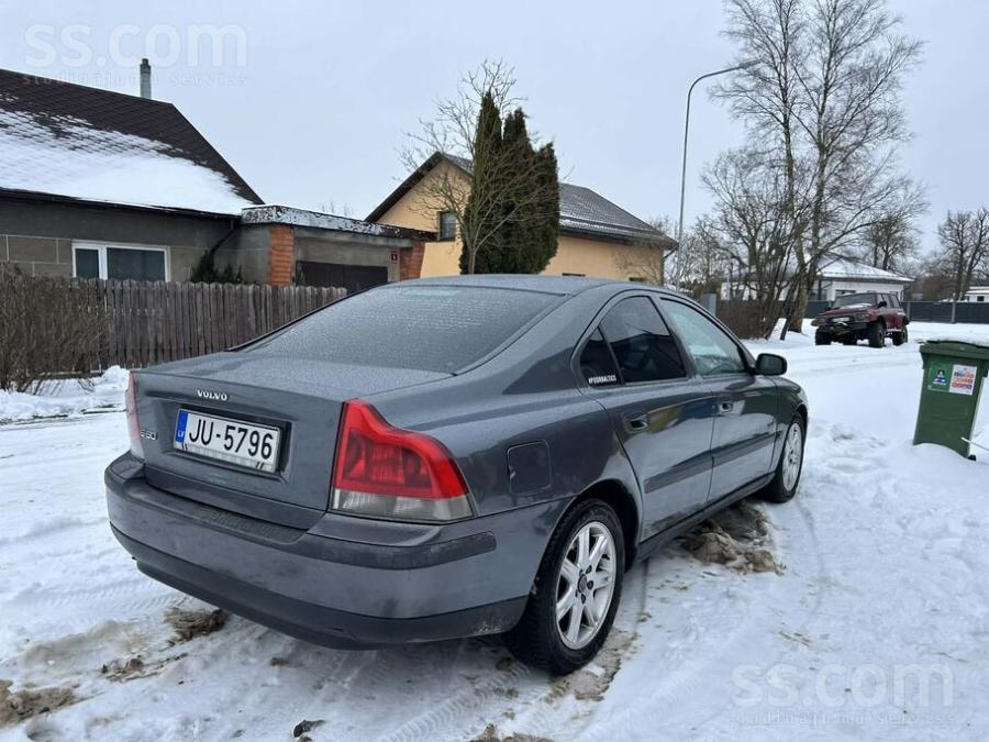Grey Volvo S60 2003 in Jelgava, with an engine capacity of 2.40 L and mileage of 0 thousand km for 1300 €, photo 2 on AUTOMOTO.COM.LV