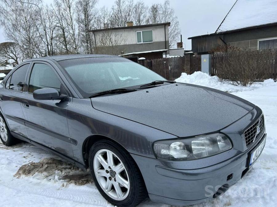 Grey Volvo S60 2003 in Jelgava, with an engine capacity of 2.40 L and mileage of 0 thousand km for 1300 €, photo 5 on AUTOMOTO.COM.LV