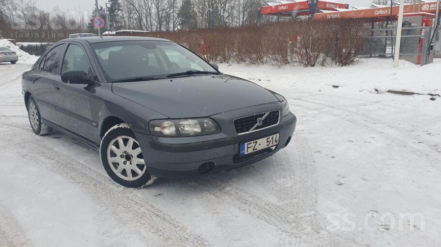 Pelēks Volvo S60 2003 Jelgava, ar dzinēja tilpumu 2.40 L un nobraukumu 0 tūkst. km par 1150 €, foto 1 vietnē AUTOMOTO.COM.LV