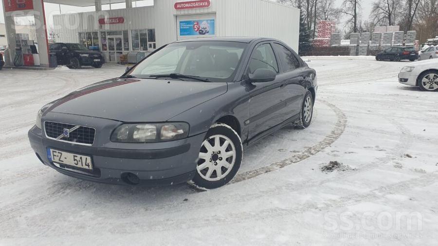 Pelēks Volvo S60 2003 Jelgava, ar dzinēja tilpumu 2.40 L un nobraukumu 0 tūkst. km par 1150 €, foto 2 vietnē AUTOMOTO.COM.LV