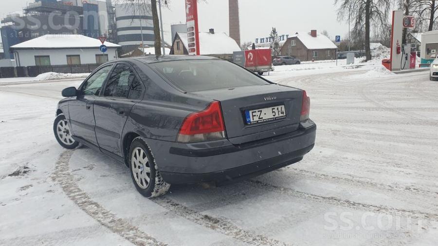 Pelēks Volvo S60 2003 Jelgava, ar dzinēja tilpumu 2.40 L un nobraukumu 0 tūkst. km par 1150 €, foto 4 vietnē AUTOMOTO.COM.LV