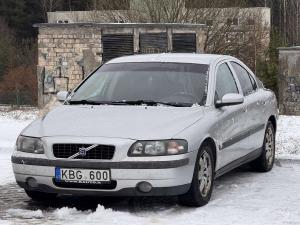 Grey Volvo S60 2003 in Vilnius, with an engine capacity of 2.40 L and mileage of 400 thousand km for 490 €, photo  on AUTOMOTO.COM.LV