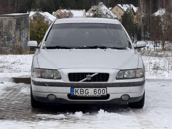 Pelēks Volvo S60 2003 Viļņa, ar dzinēja tilpumu 2.40 L un nobraukumu 400 tūkst. km par 490 €, foto 2 vietnē AUTOMOTO.COM.LV