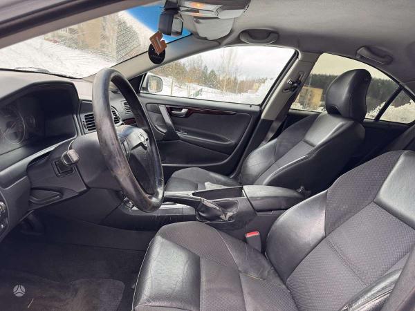 Pelēks Volvo S60 2003 Viļņa, ar dzinēja tilpumu 2.40 L un nobraukumu 400 tūkst. km par 490 €, foto 6 vietnē AUTOMOTO.COM.LV