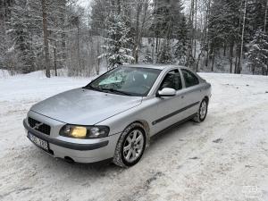 Pelēks Volvo S60 2003 Alīta, ar dzinēja tilpumu 2.40 L un nobraukumu 415 tūkst. km par 1150 €, foto  vietnē AUTOMOTO.COM.LV