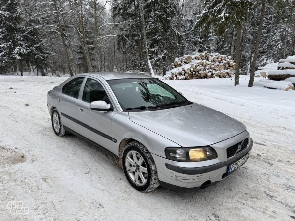 Pelēks Volvo S60 2003 Alīta, ar dzinēja tilpumu 2.40 L un nobraukumu 415 tūkst. km par 1150 €, foto 7 vietnē AUTOMOTO.COM.LV