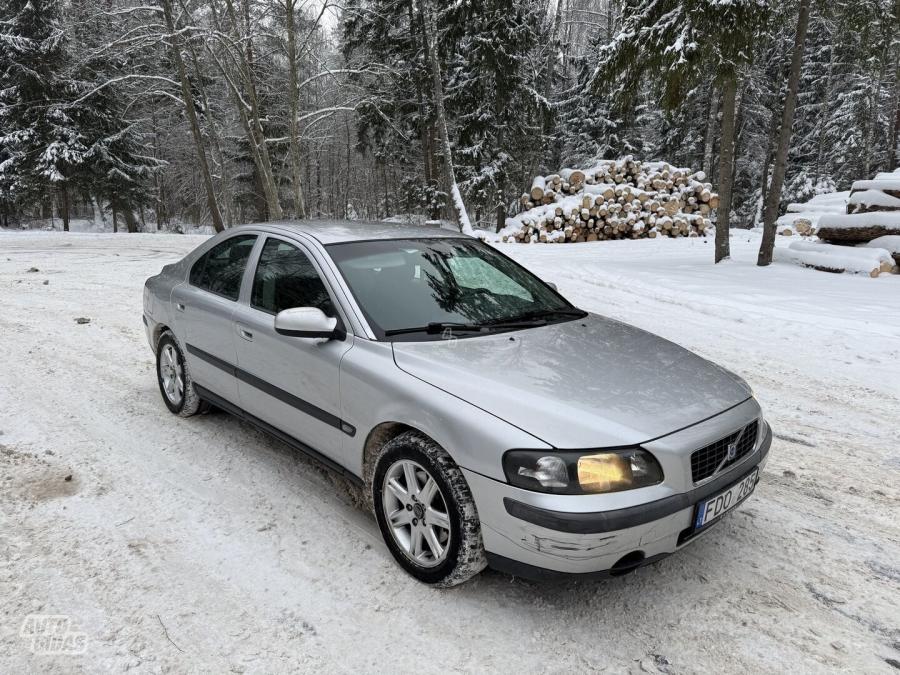 Grey Volvo S60 2003 in Alytus, with an engine capacity of 2.40 L and mileage of 415 thousand km for 1150 €, photo 7 on AUTOMOTO.COM.LV