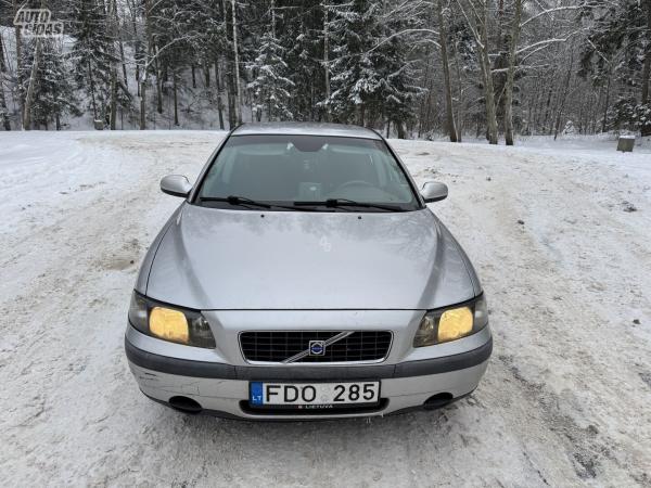 Pelēks Volvo S60 2003 Alīta, ar dzinēja tilpumu 2.40 L un nobraukumu 415 tūkst. km par 1150 €, foto 8 vietnē AUTOMOTO.COM.LV