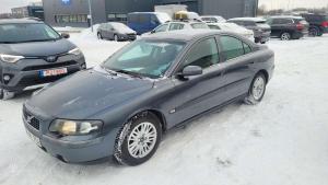 Grey Volvo S60 2003 in Siauliai, with an engine capacity of 2.40 L and mileage of 299 thousand km for 1349 €, photo  on AUTOMOTO.COM.LV