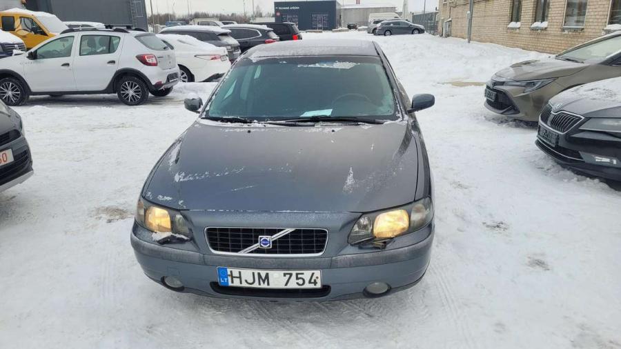 Pelēks Volvo S60 2003 Šauļi, ar dzinēja tilpumu 2.40 L un nobraukumu 299 tūkst. km par 1349 €, foto 2 vietnē AUTOMOTO.COM.LV