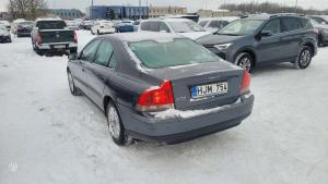 Pelēks Volvo S60 2003 Šauļi, ar dzinēja tilpumu 2.40 L un nobraukumu 299 tūkst. km par 1349 €, foto 3 vietnē AUTOMOTO.COM.LV