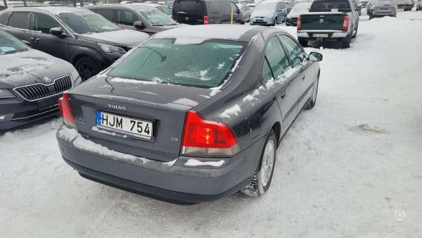 Pelēks Volvo S60 2003 Šauļi, ar dzinēja tilpumu 2.40 L un nobraukumu 299 tūkst. km par 1349 €, foto 5 vietnē AUTOMOTO.COM.LV
