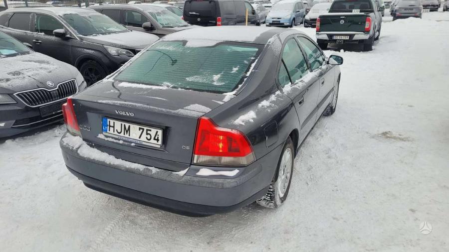 Pelēks Volvo S60 2003 Šauļi, ar dzinēja tilpumu 2.40 L un nobraukumu 299 tūkst. km par 1349 €, foto 5 vietnē AUTOMOTO.COM.LV