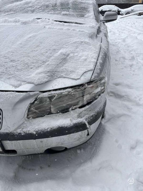 Grey Volvo S60 2003 in Kaunas, with an engine capacity of 2.40 L and mileage of 370 thousand km for 450 €, photo 2 on AUTOMOTO.COM.LV