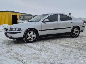 Pelēks Volvo S60 2003 Šilutė, ar dzinēja tilpumu 2.40 L un nobraukumu 250 tūkst. km par 1350 €, foto 3 vietnē AUTOMOTO.COM.LV