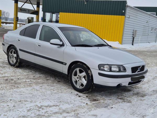 Pelēks Volvo S60 2003 Šilutė, ar dzinēja tilpumu 2.40 L un nobraukumu 250 tūkst. km par 1350 €, foto 5 vietnē AUTOMOTO.COM.LV