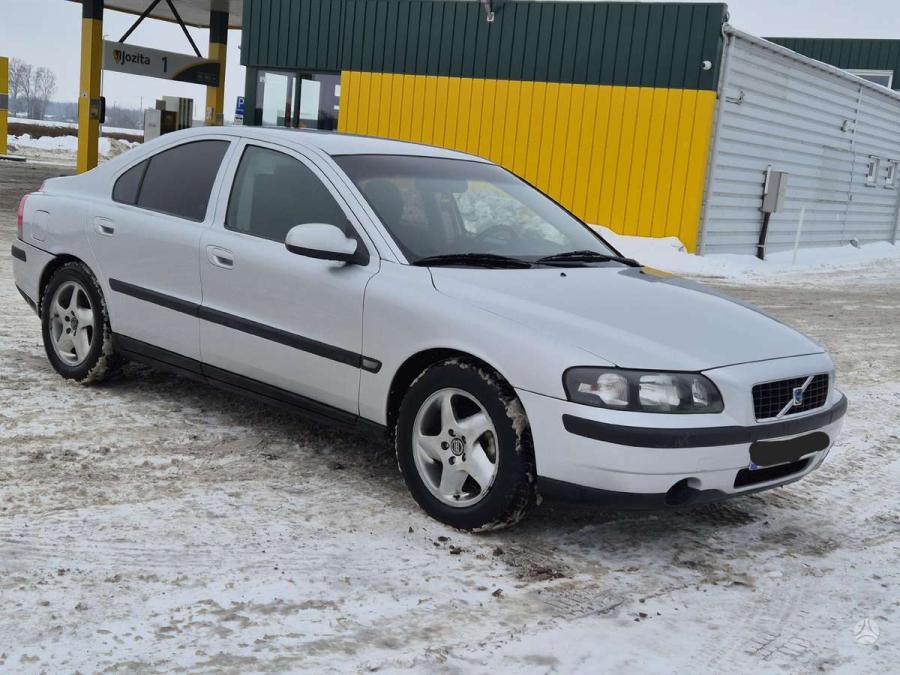 Pelēks Volvo S60 2003 Šilutė, ar dzinēja tilpumu 2.40 L un nobraukumu 250 tūkst. km par 1350 €, foto 5 vietnē AUTOMOTO.COM.LV