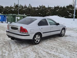 Pelēks Volvo S60 2003 Šilutė, ar dzinēja tilpumu 2.40 L un nobraukumu 250 tūkst. km par 1350 €, foto 9 vietnē AUTOMOTO.COM.LV