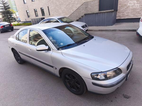 Grey Volvo S60 2003 in Taurage, with an engine capacity of 2.40 L and mileage of 350 thousand km for 1450 €, photo 2 on AUTOMOTO.COM.LV