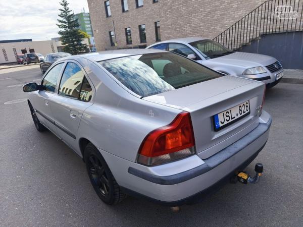 Grey Volvo S60 2003 in Taurage, with an engine capacity of 2.40 L and mileage of 350 thousand km for 1450 €, photo 3 on AUTOMOTO.COM.LV