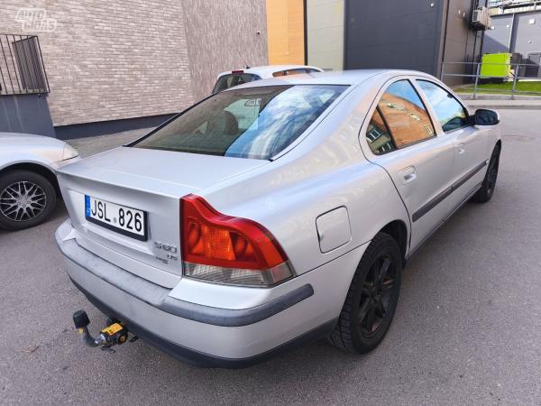 Grey Volvo S60 2003 in Taurage, with an engine capacity of 2.40 L and mileage of 350 thousand km for 1450 €, photo 4 on AUTOMOTO.COM.LV