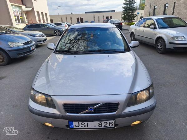 Grey Volvo S60 2003 in Taurage, with an engine capacity of 2.40 L and mileage of 350 thousand km for 1450 €, photo 5 on AUTOMOTO.COM.LV