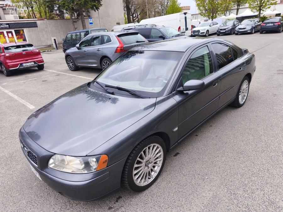 Pelēks Volvo S60 2003 Tauragė, ar dzinēja tilpumu 2.40 L un nobraukumu 473 tūkst. km par 1650 €, foto 3 vietnē AUTOMOTO.COM.LV