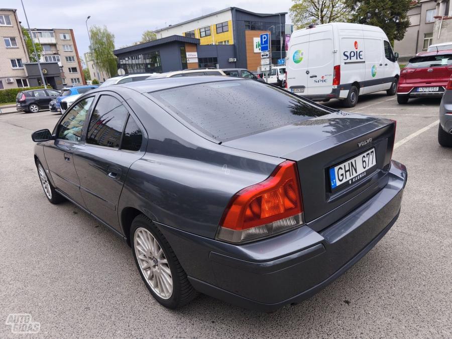 Pelēks Volvo S60 2003 Tauragė, ar dzinēja tilpumu 2.40 L un nobraukumu 473 tūkst. km par 1650 €, foto 5 vietnē AUTOMOTO.COM.LV