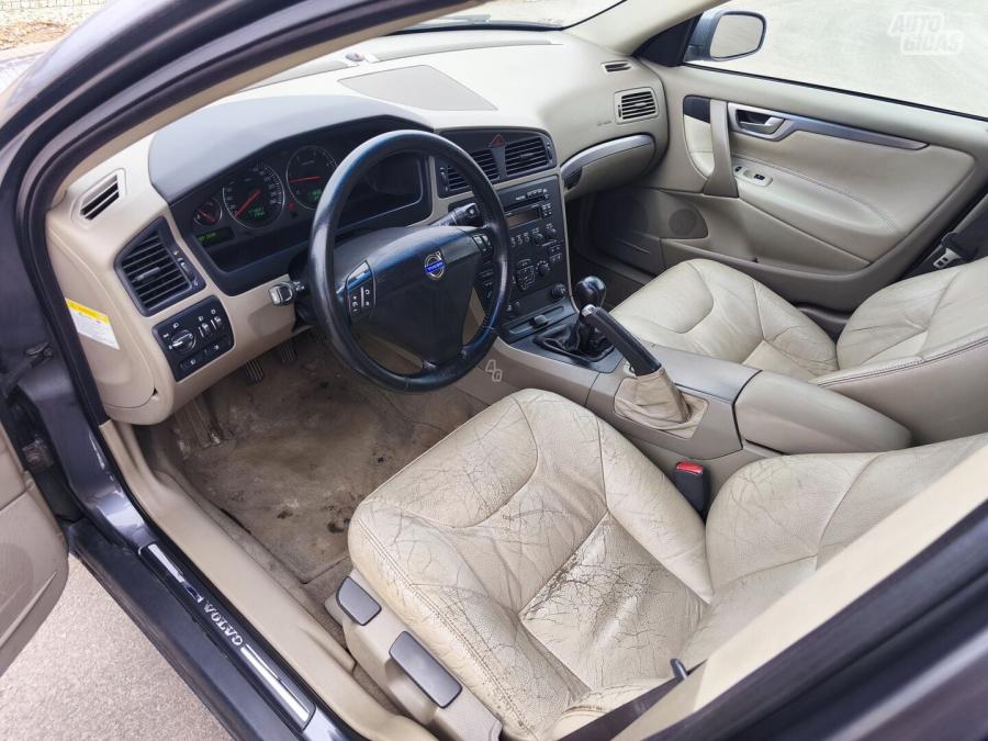Pelēks Volvo S60 2003 Tauragė, ar dzinēja tilpumu 2.40 L un nobraukumu 473 tūkst. km par 1650 €, foto 8 vietnē AUTOMOTO.COM.LV