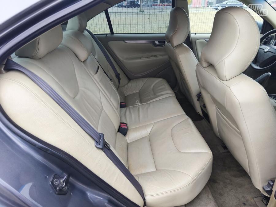 Pelēks Volvo S60 2003 Tauragė, ar dzinēja tilpumu 2.40 L un nobraukumu 473 tūkst. km par 1650 €, foto 13 vietnē AUTOMOTO.COM.LV
