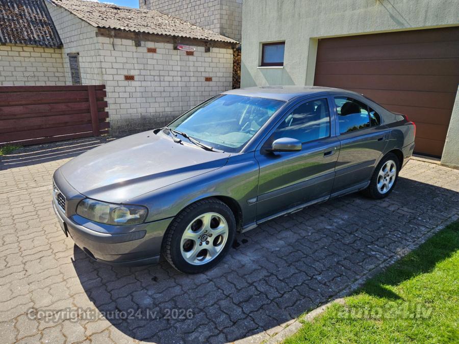 Pelēks Volvo S60 2003 Kuresāre, ar dzinēja tilpumu 2.00 L un nobraukumu 292 tūkst. km par 1500 €, foto 1 vietnē AUTOMOTO.COM.LV