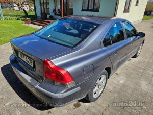 Pelēks Volvo S60 2003 Kuresāre, ar dzinēja tilpumu 2.00 L un nobraukumu 292 tūkst. km par 1500 €, foto 5 vietnē AUTOMOTO.COM.LV
